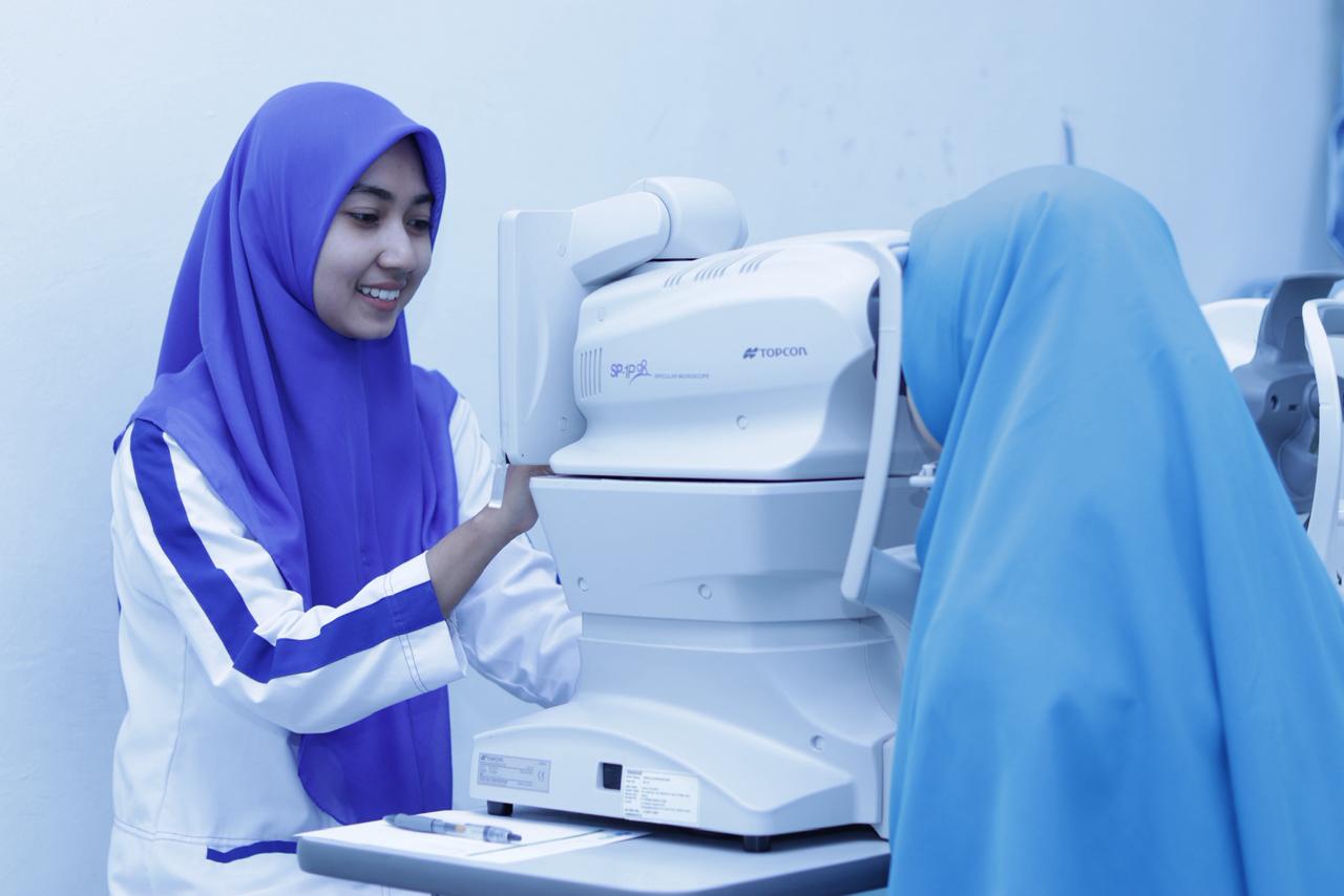 Floaters Pada Mata: Kenali Ciri dan 5 Penyebabnya