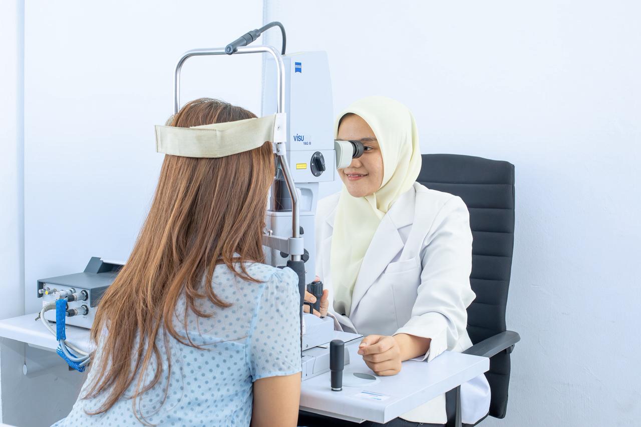 Biaya Operasi Mata Minus 2026: Dengan Semua Metode LASIK!